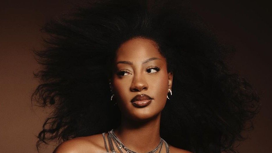 Tems’ "Born In The Wild" makes history on the US Apple Chart. | Album Talks